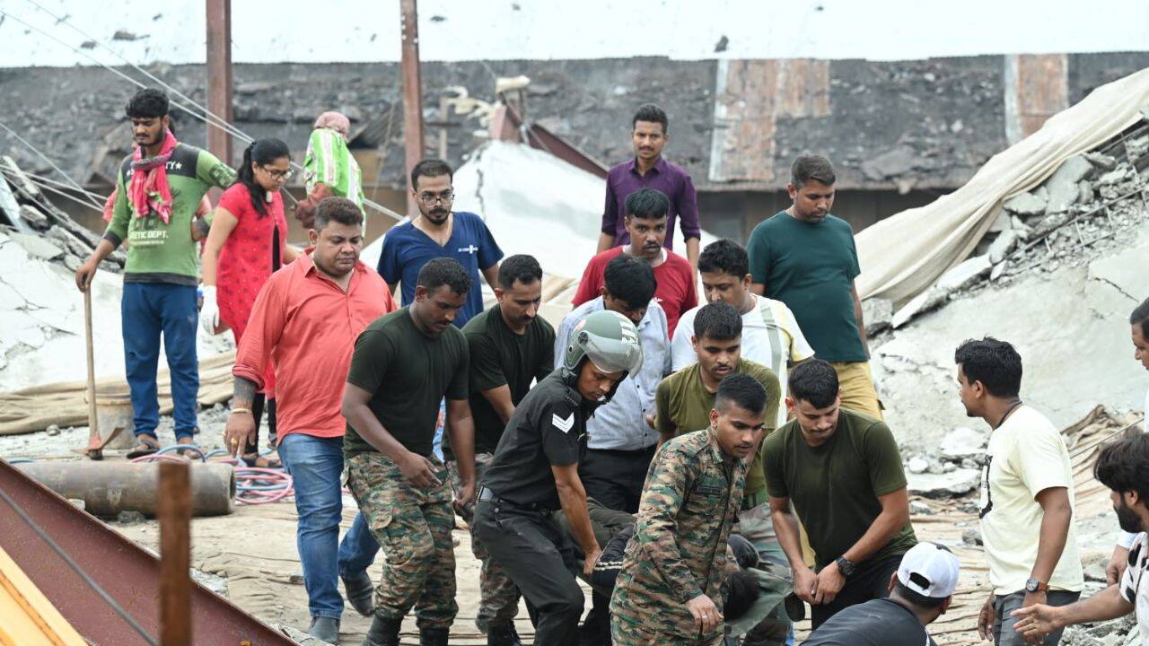 Kolkata warehouse collapse: Over 20 people feared trapped; NDRF, army ...