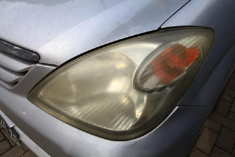 Jangan khawatir mika lampu mobil kusam, pakai ini jadi kinclong lagi