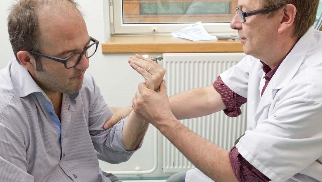 Recognizing early signs of multiple sclerosis