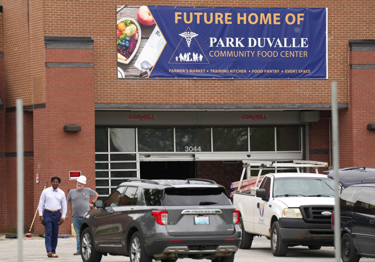Park DuValle Community Health Center opens new indoor farmers market