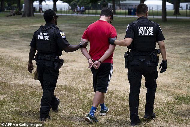 Trump erects fence around Reflecting Pool to deter vandals as foul ...