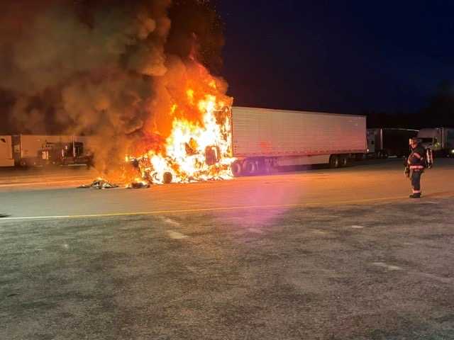 Tractor-trailer driver escapes fire on the Maine Turnpike
