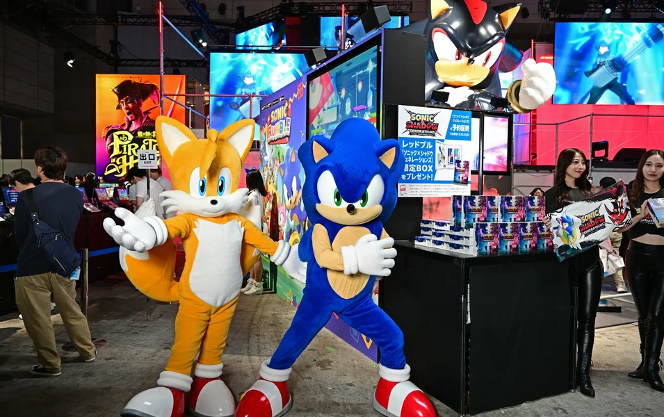 Fans revisit Sonic vs Mario coolness debate after 35 years
