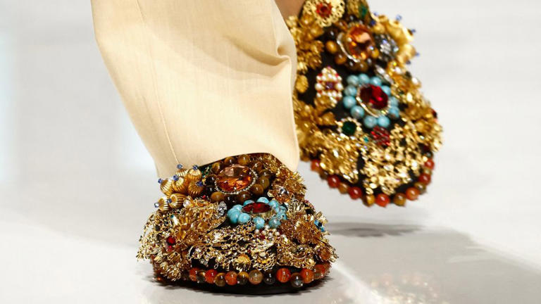 Brooches, pins and feather boas: Next summer, men will be delightfully ...