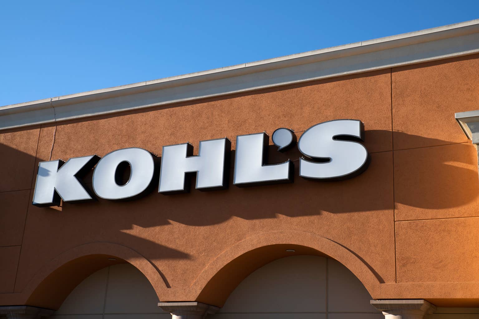 Kohl's is selling a stunning rustic birdbath for backyard birds