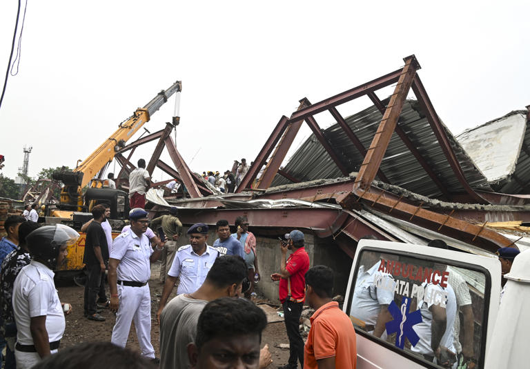 Under-construction warehouse collapses in west Kolkata; 13 pulled out ...