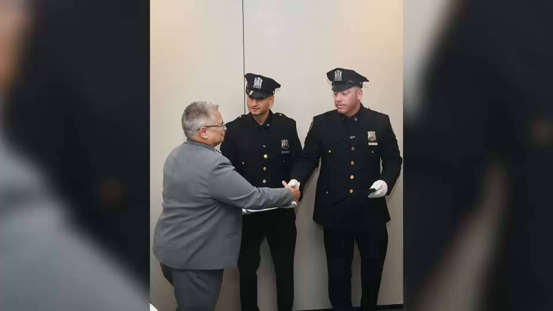 MTA Heroes: 2 MTAPD officers save person's life threatening to jump ...