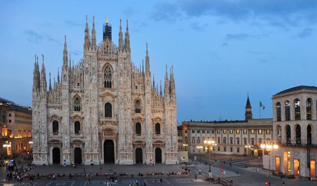 Milano, la denuncia di una 31enne: "Abusi da uno sconosciuto nel bagno ...
