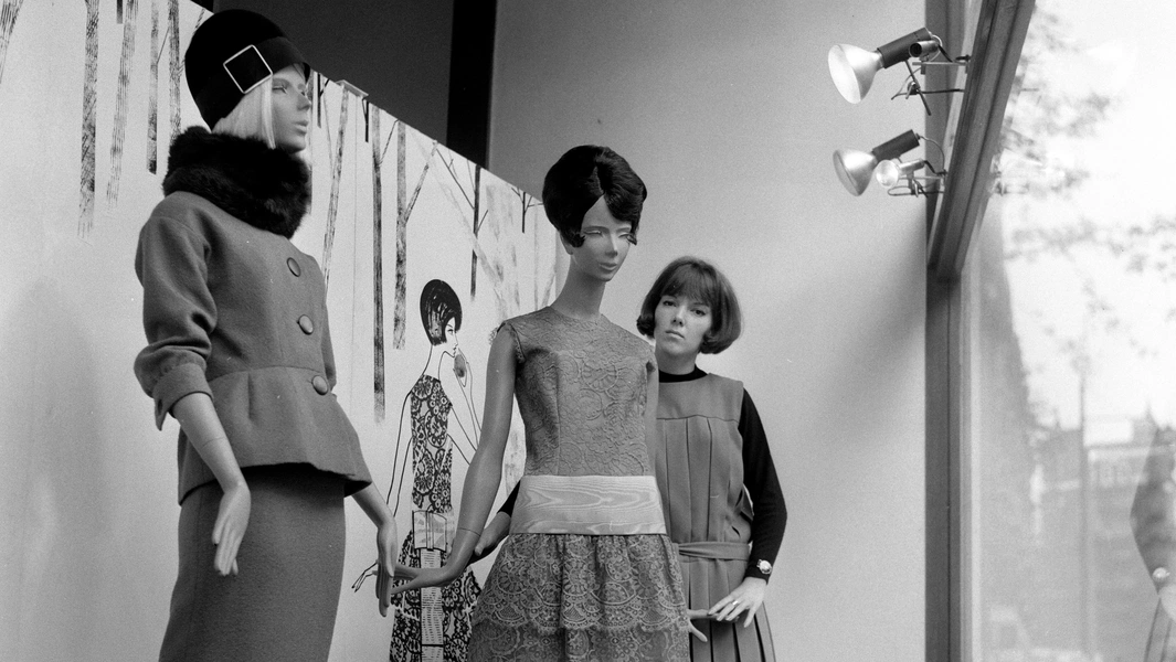 16 iconic moments that defined 1960s fashion