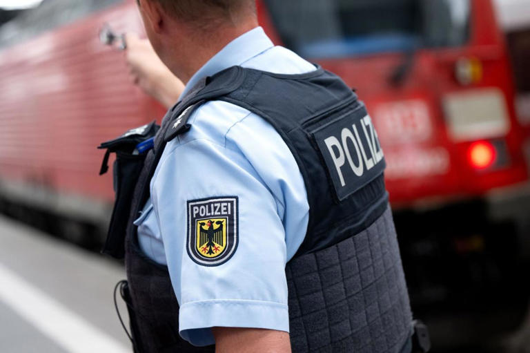 Mann filmt Frau im Regionalzug unter den Rock – Zeugin schreitet ein