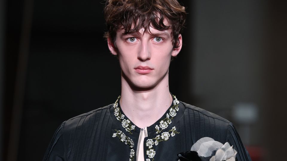 Brooches, pins and feather boas: Next summer, men will be delightfully ...