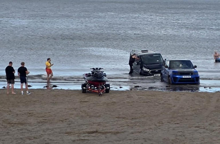£120,000 Range Rover swallowed by tide while trying to rescue van stuck ...