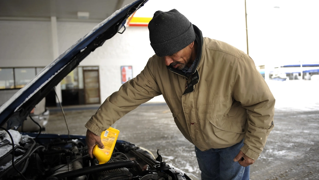 Comparing underperforming and high-performance motor oils