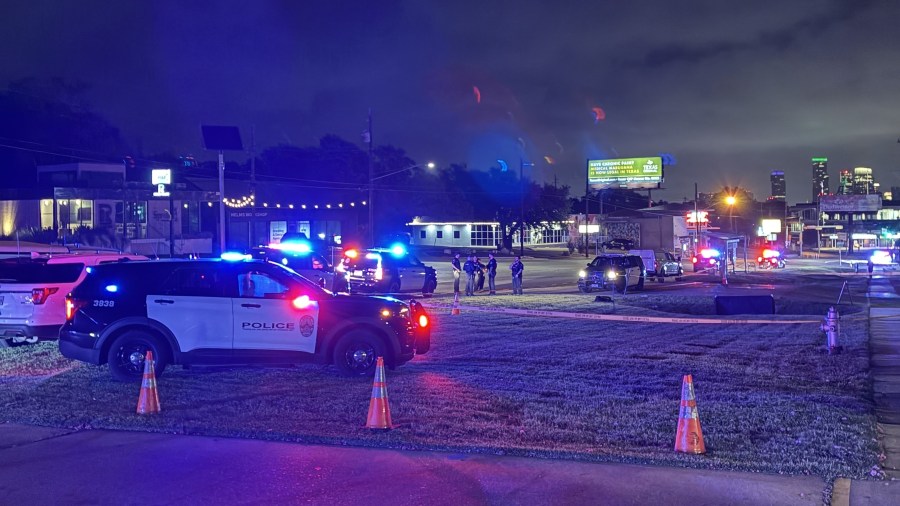 One dead, one hurt in overnight stabbings in South Austin