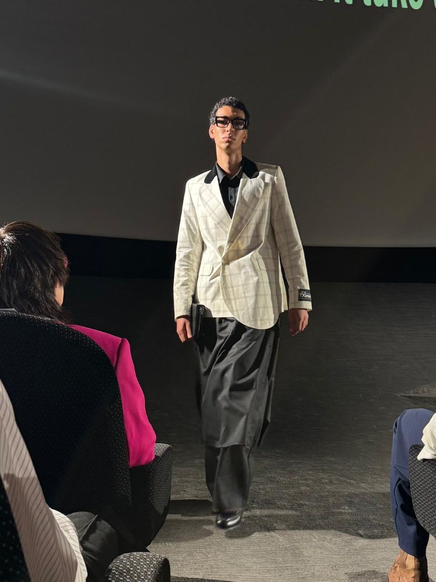 Il manifesto di pace di 3 Paradis alla Paris fashion week