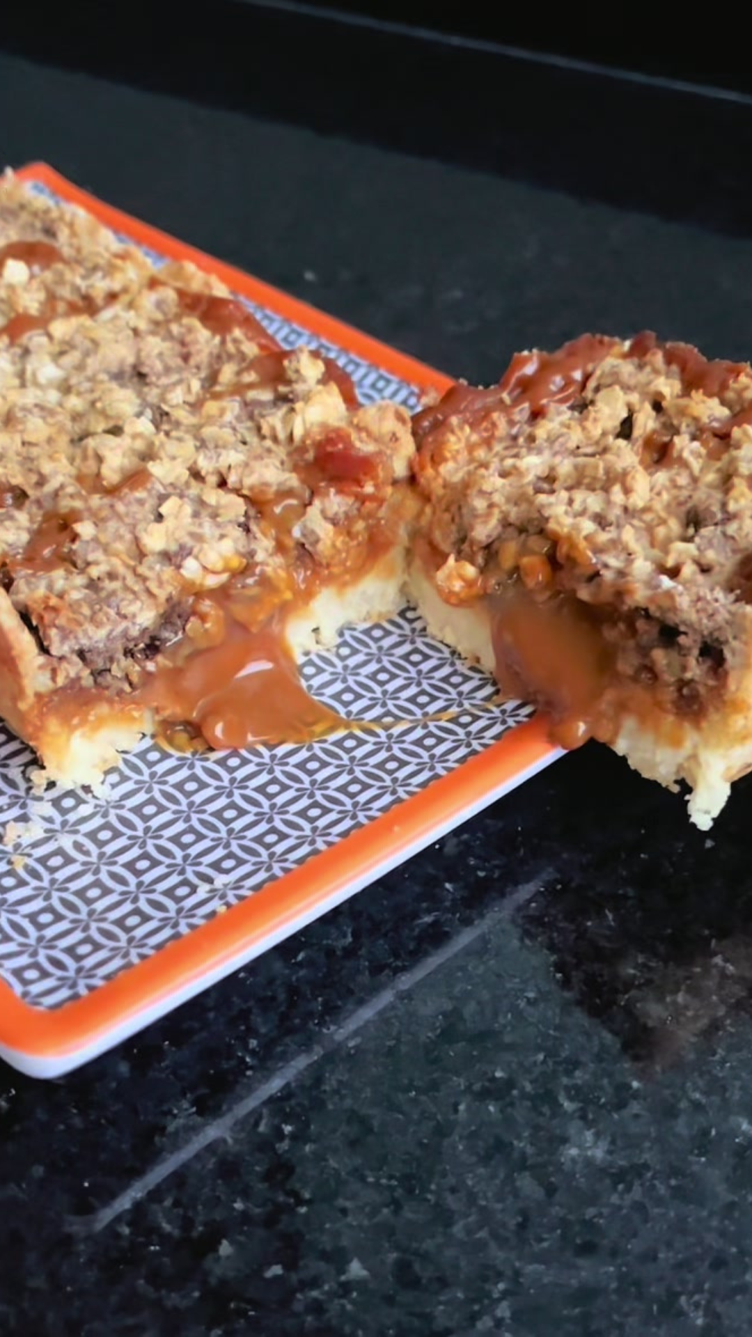 Torta de coco con dulce de leche y crumble soñado