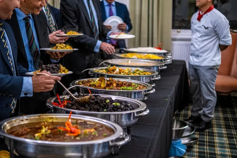 14 buffet behaviors that make everyone around you cringe