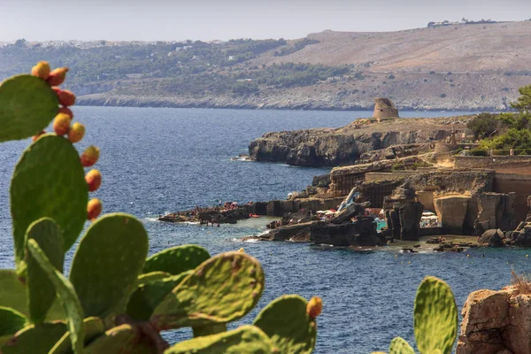 18 cliff-edge pools that seem to float in air