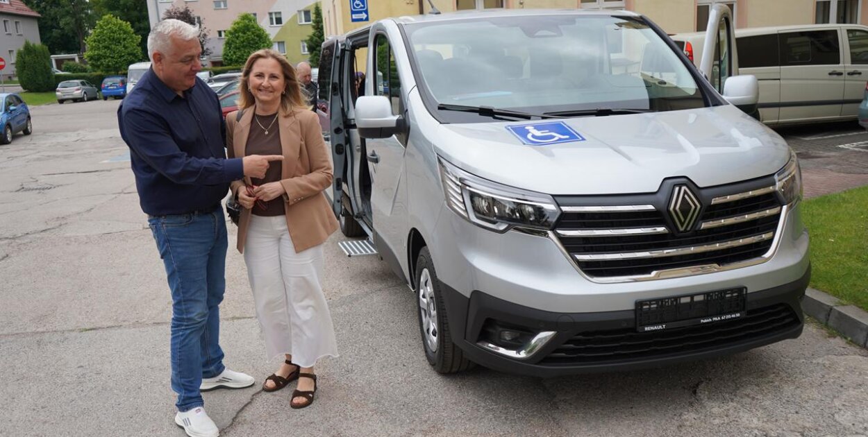 Nowy bus dla PCPR w Szczecinku. Pomoże w przewozie podopiecznych
