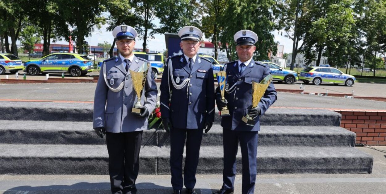 Konecki policjant na podium ogólnopolskiego konkursu drogówki