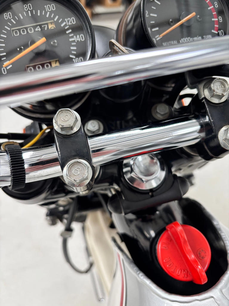 Frozen in time: A 1981 Yamaha XT500 with just 47 kilometers heads to ...