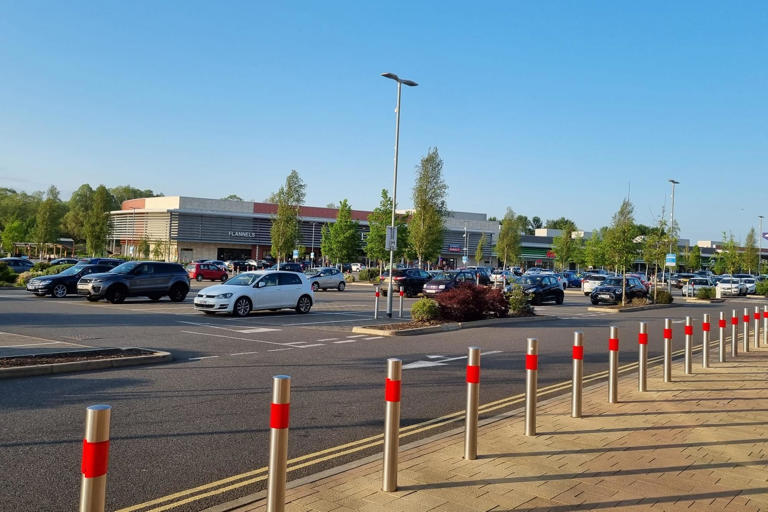 Work to improve traffic flow in Rushden Lakes car park taking place