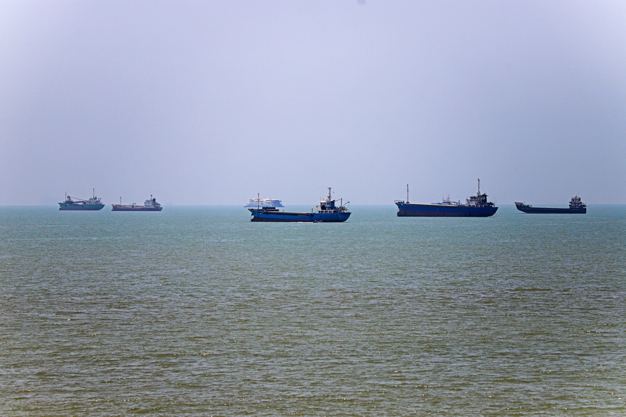 Trump addresses Iran’s strait tolls as UN launches evacuation plan