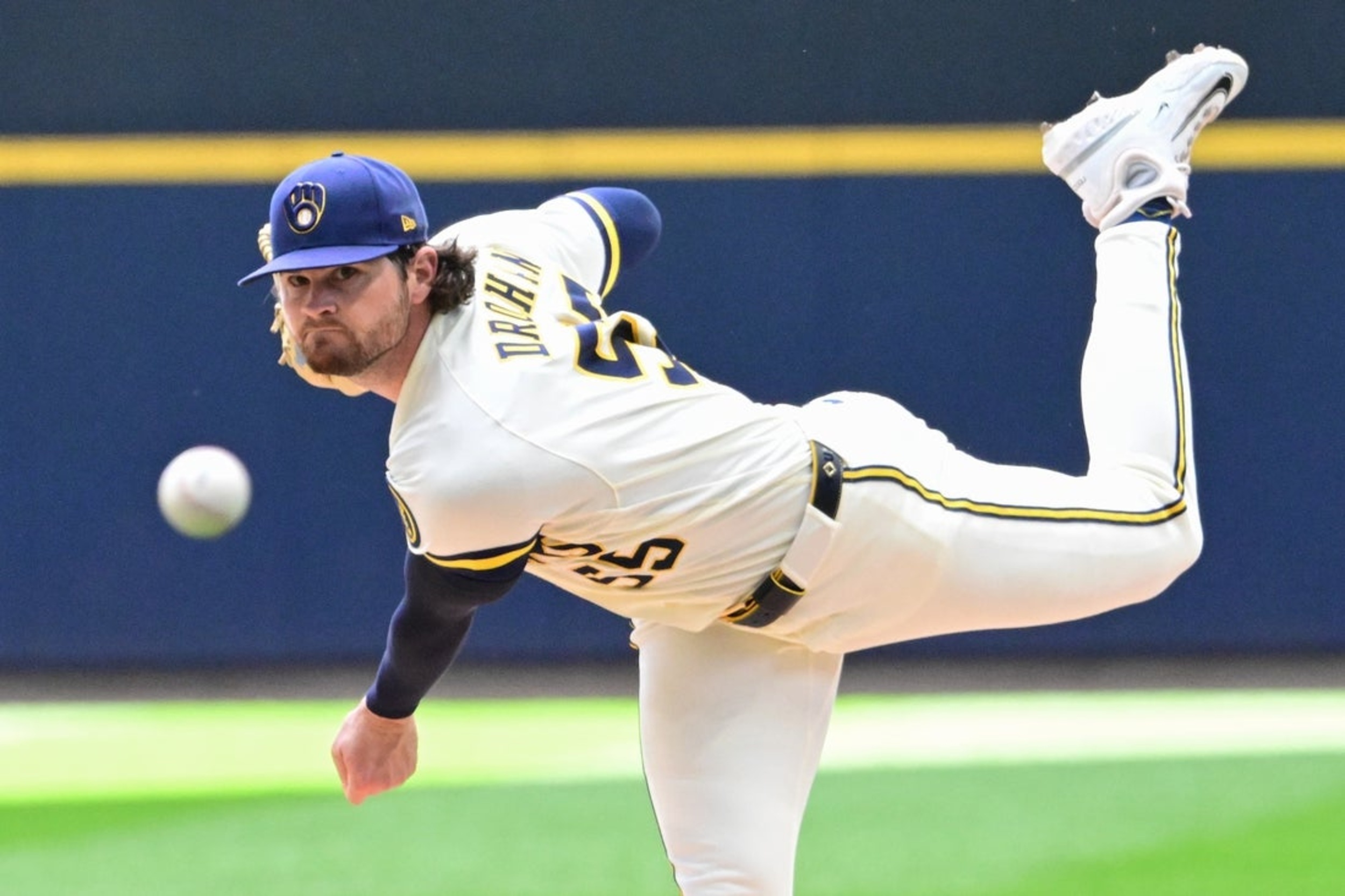Brewers ride sizzling pitching into series finale vs. Reds