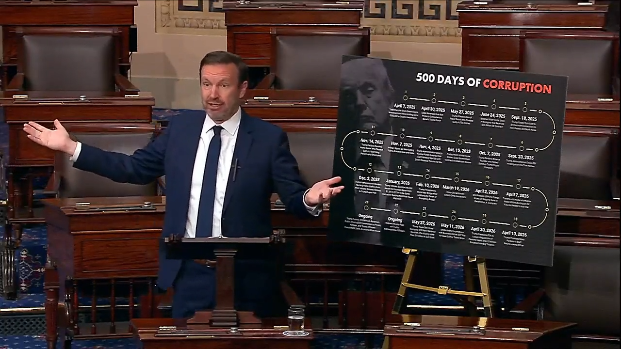 'It's your money!': Chris Murphy highlights corruption, calls out Trump ...