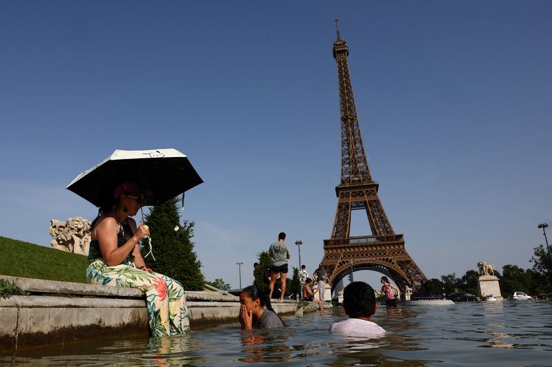 Factbox - European countries work regulations in heat conditions