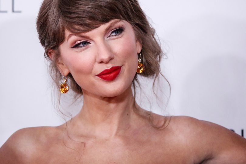 NFL WAG shares excitement ahead of Taylor Swift and Travis Kelce's ...