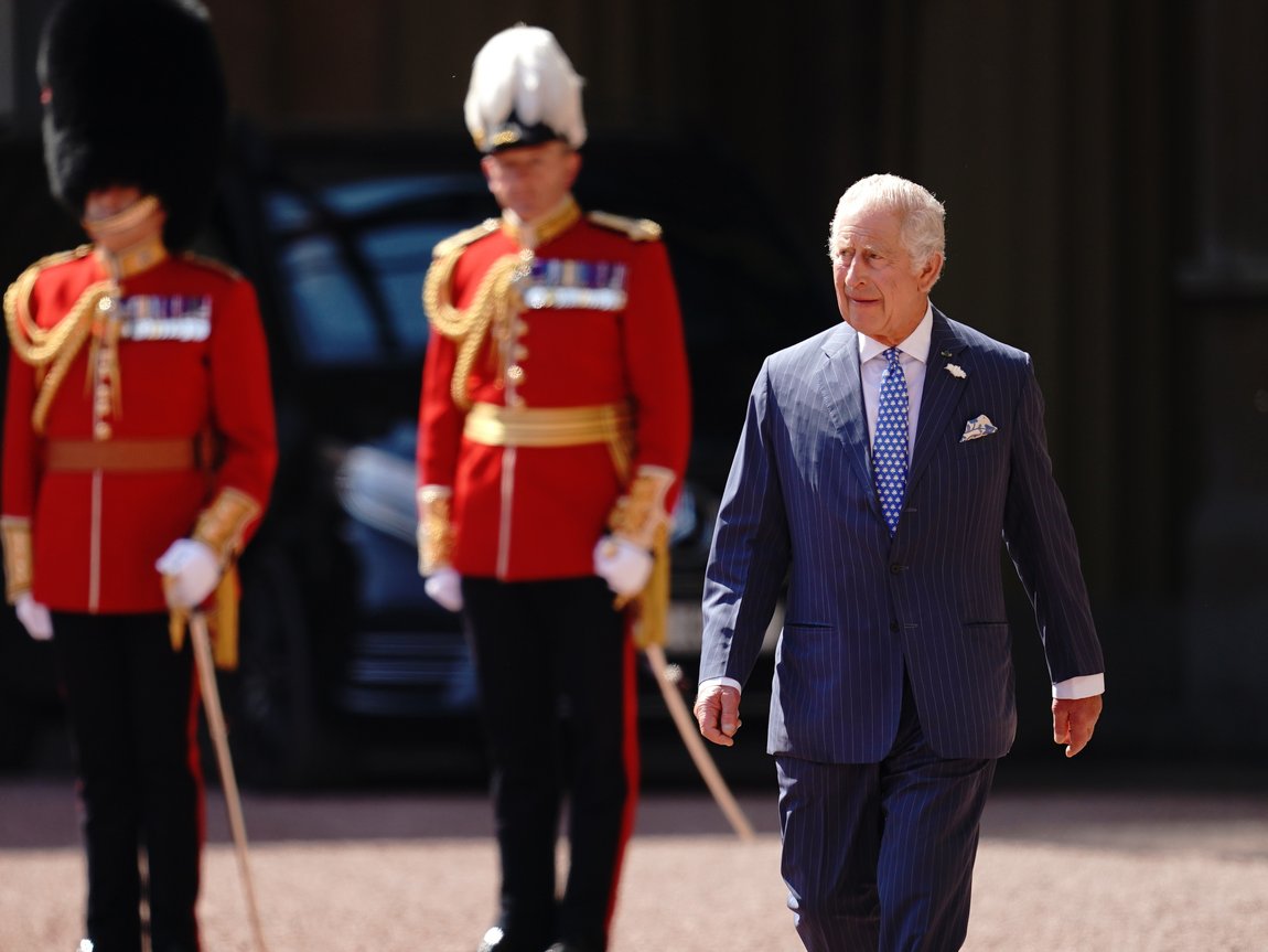Heat wave in London: Buckingham Palace suspends changing of the guard