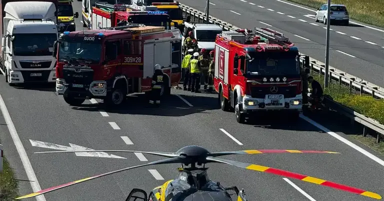 Na autostradzie pod Opolem lądował LPR. Zderzenie audi z mercedesem ...