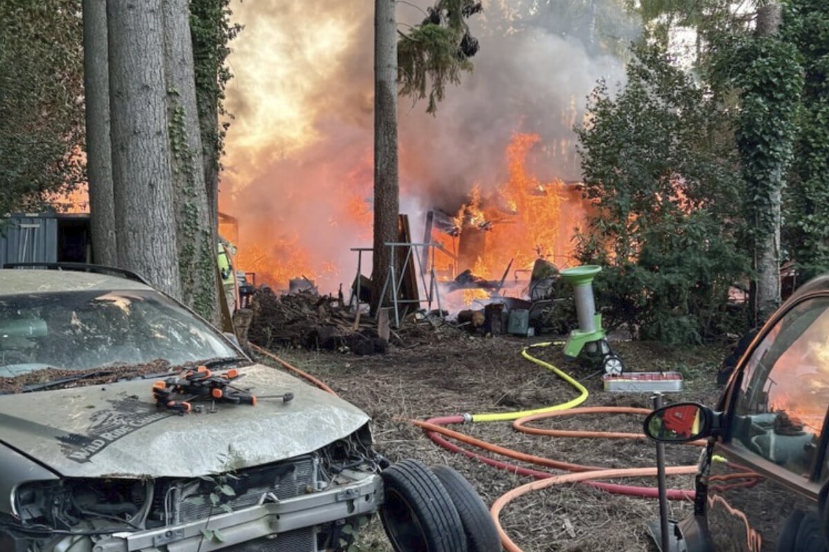 Flammen-Inferno und Explosionen im Norden: Retter machen gefährliche ...