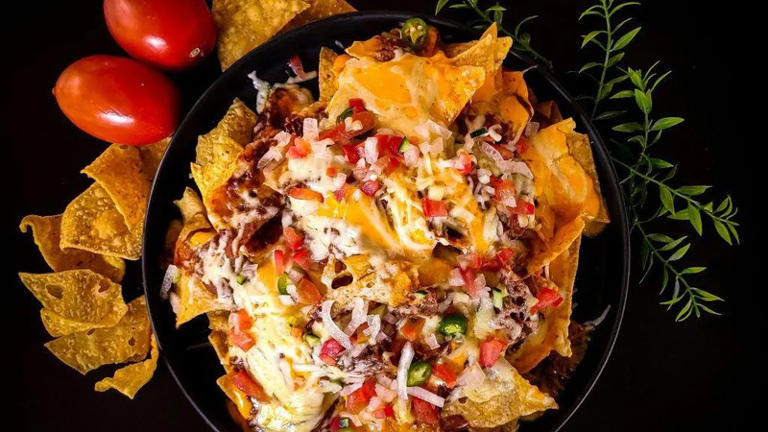 How to make irresistible loaded nachos in just 15 minutes
