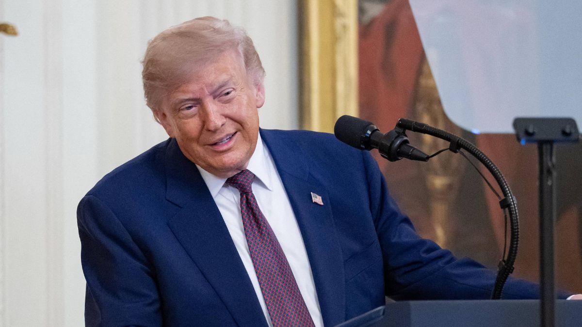 Donald Trump mocked for slurring and making weird gestures during ...