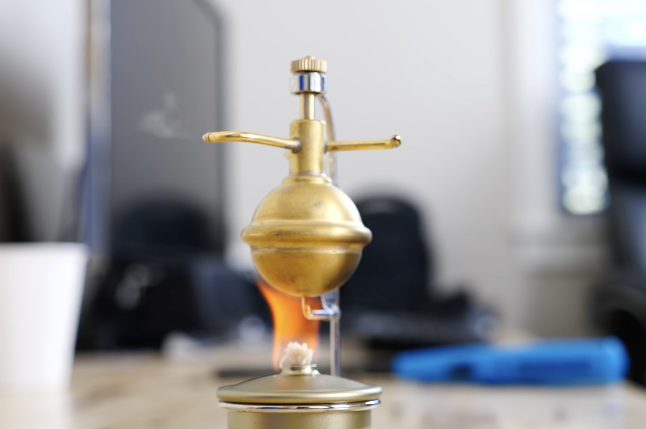 Can liquid nitrogen run a steam engine?