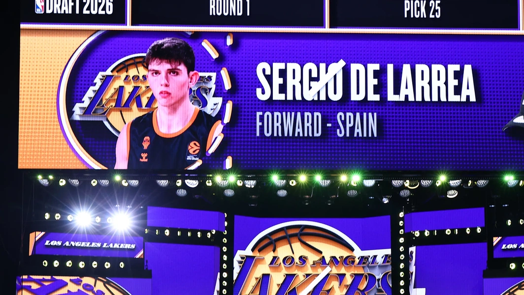 Mavericks trade up for Spain's Sergio De Larrea at No. 25