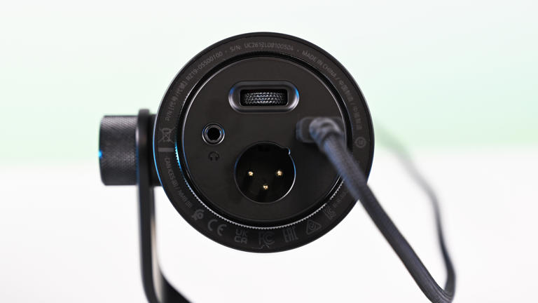 Razer’s Seiren V3 Pro is the kind of creator mic you recommend without ...