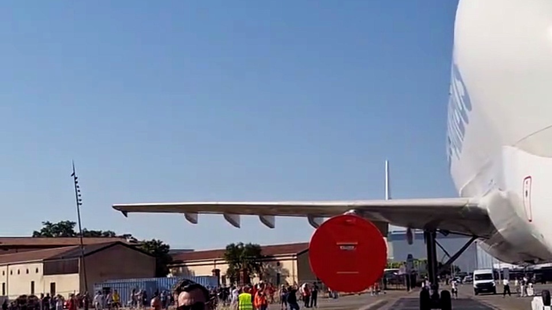 Le mythique Beluga d'Airbus transféré au musée Aeroscopia