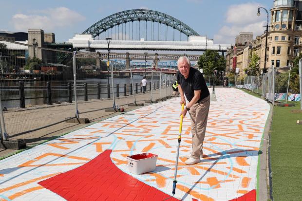 Great North Run marks 45th birthday with giant Quayside mural by street ...