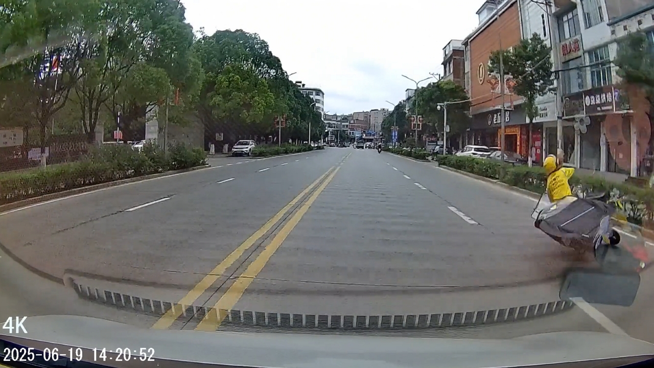 Electric motorcycle crash after canopy flies off in China