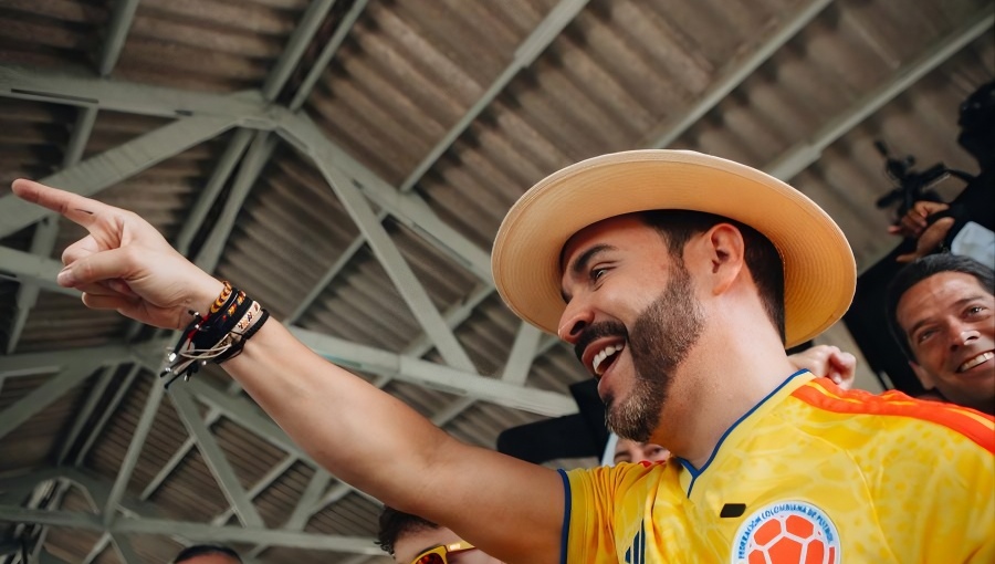 Markets bet big on De la Espriella, Colombia's next president ...