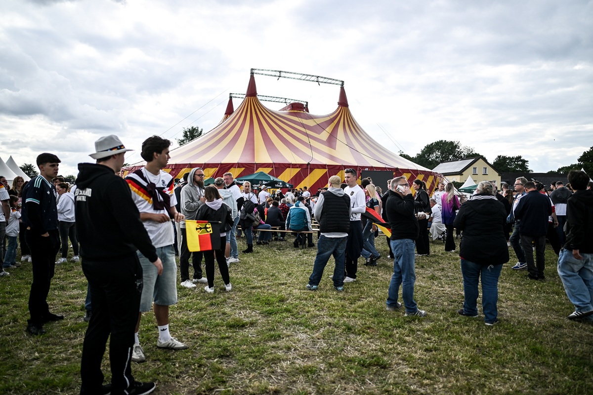 Public viewing in Essen: Veranstalter reagiert auf Hitze und ergreift ...