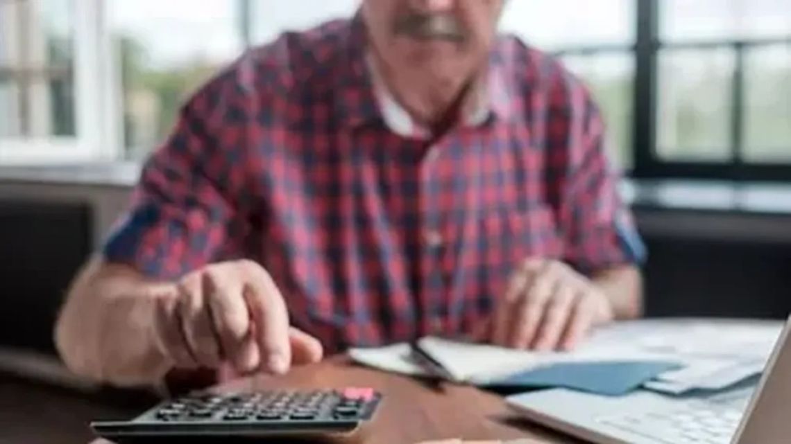 El haber mínimo que cobran más de 4 millones de jubilados sólo cubre ...