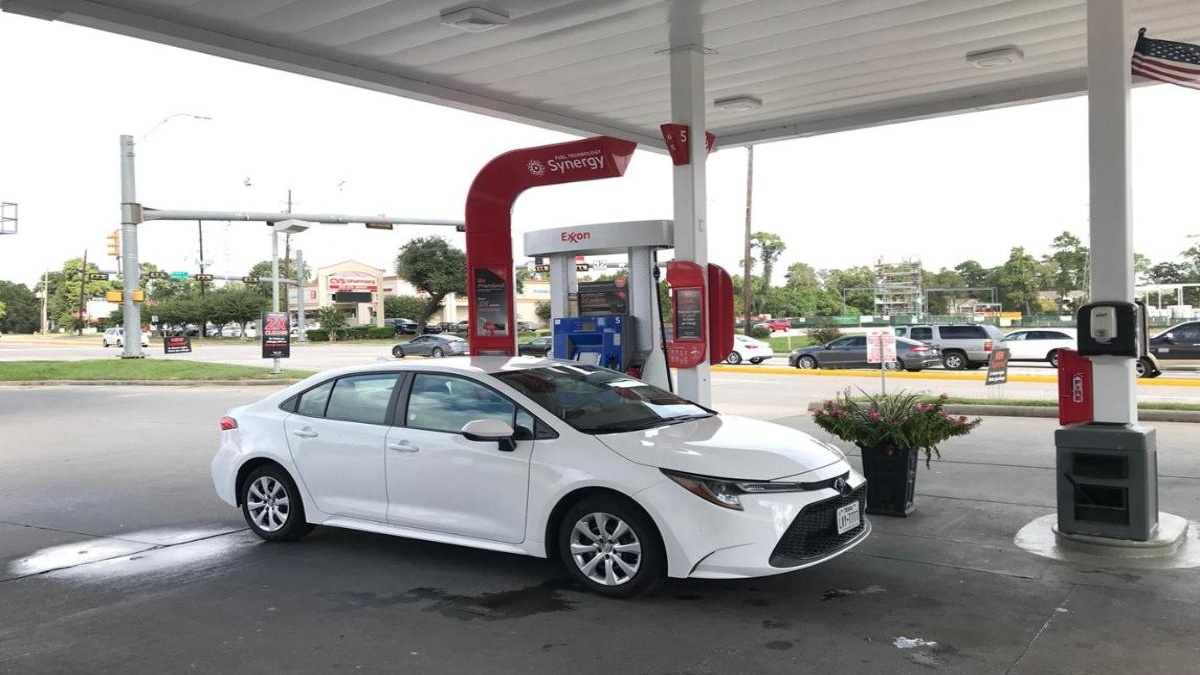 As gas prices approach $4 a gallon, hybrid cars are helping drivers ...