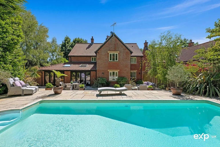 Heatwave homes: 9 homes for sale in the Mansfield and Ashfield area ...