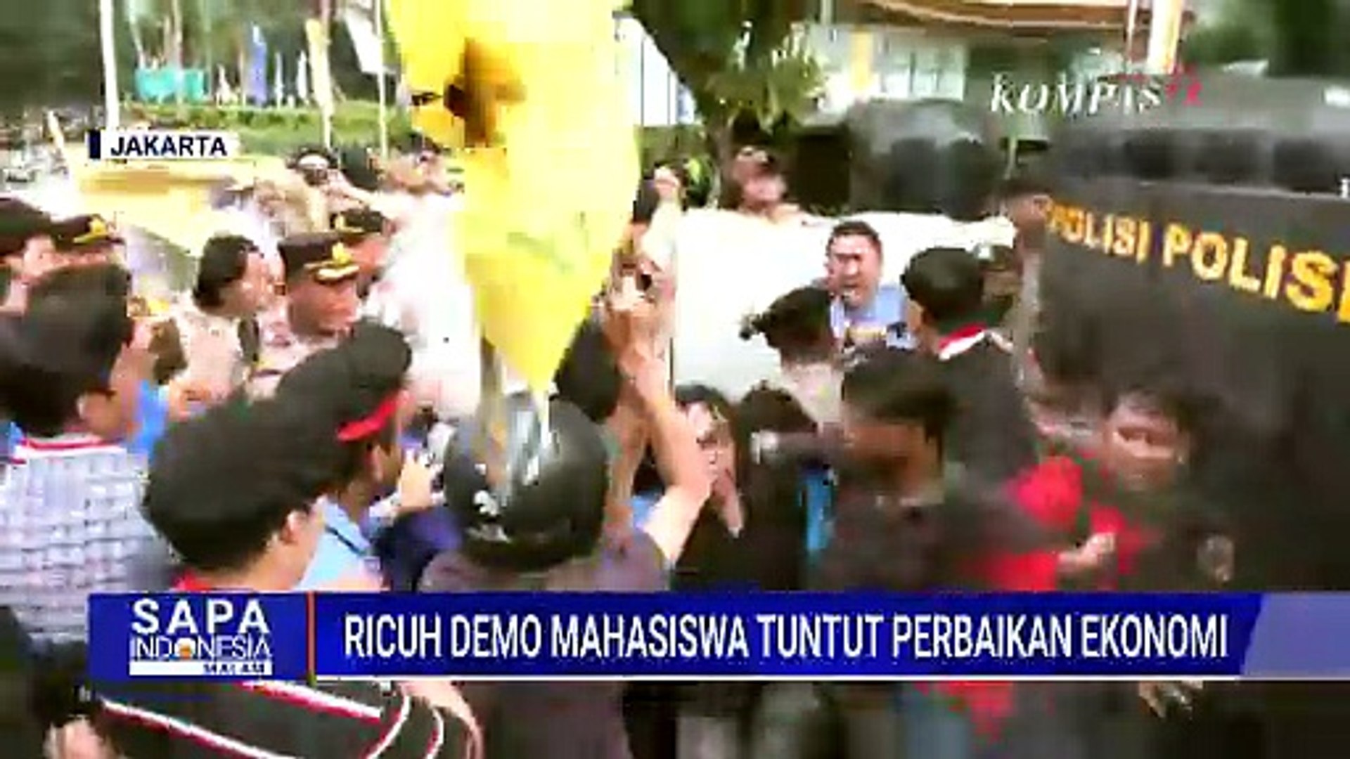 Aliansi mahasiswa kembali demo di Patung Kuda, sempat terjadi ricuh ...