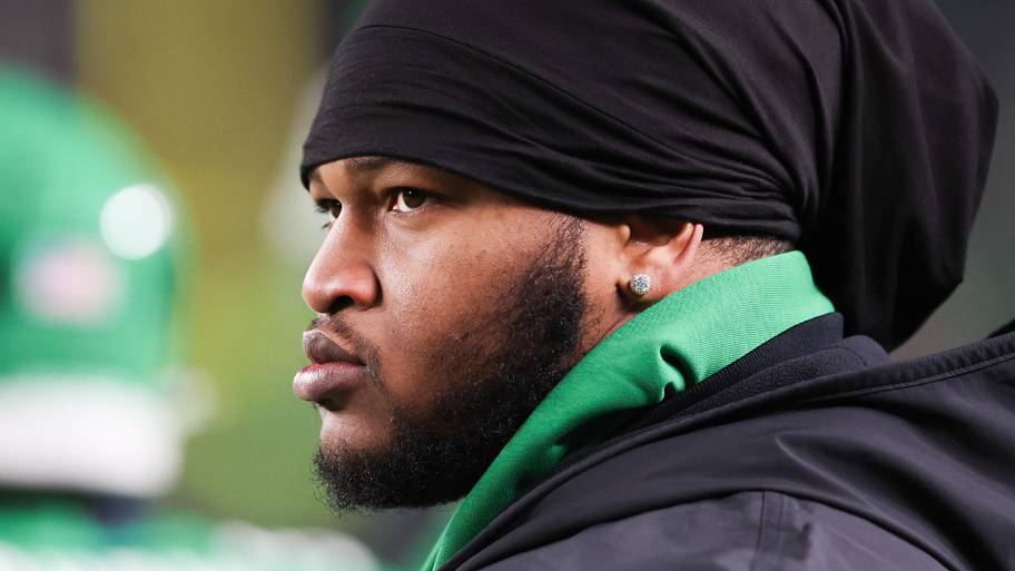 The Browns should stay far away from the Eagles' latest contract dilemma