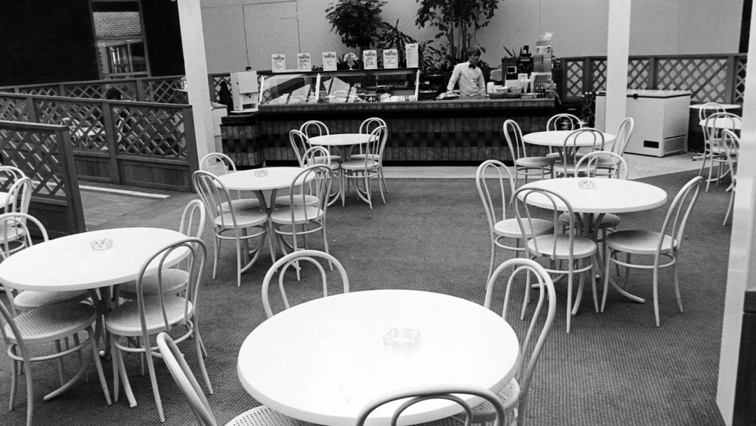 7 beloved mall restaurants that disappeared